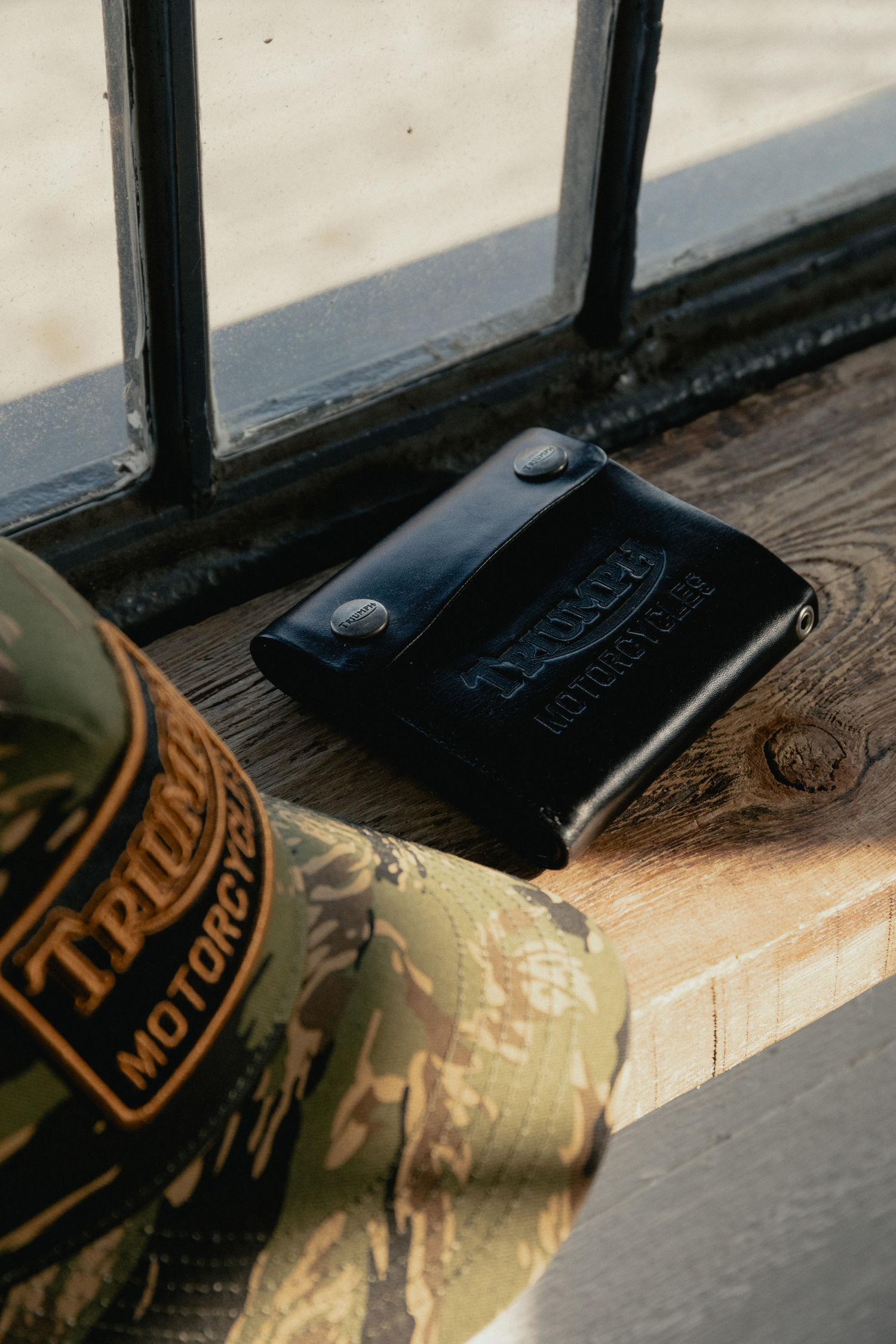 Premium Classic Leather Folded Black Wallet | Triumph Heritage