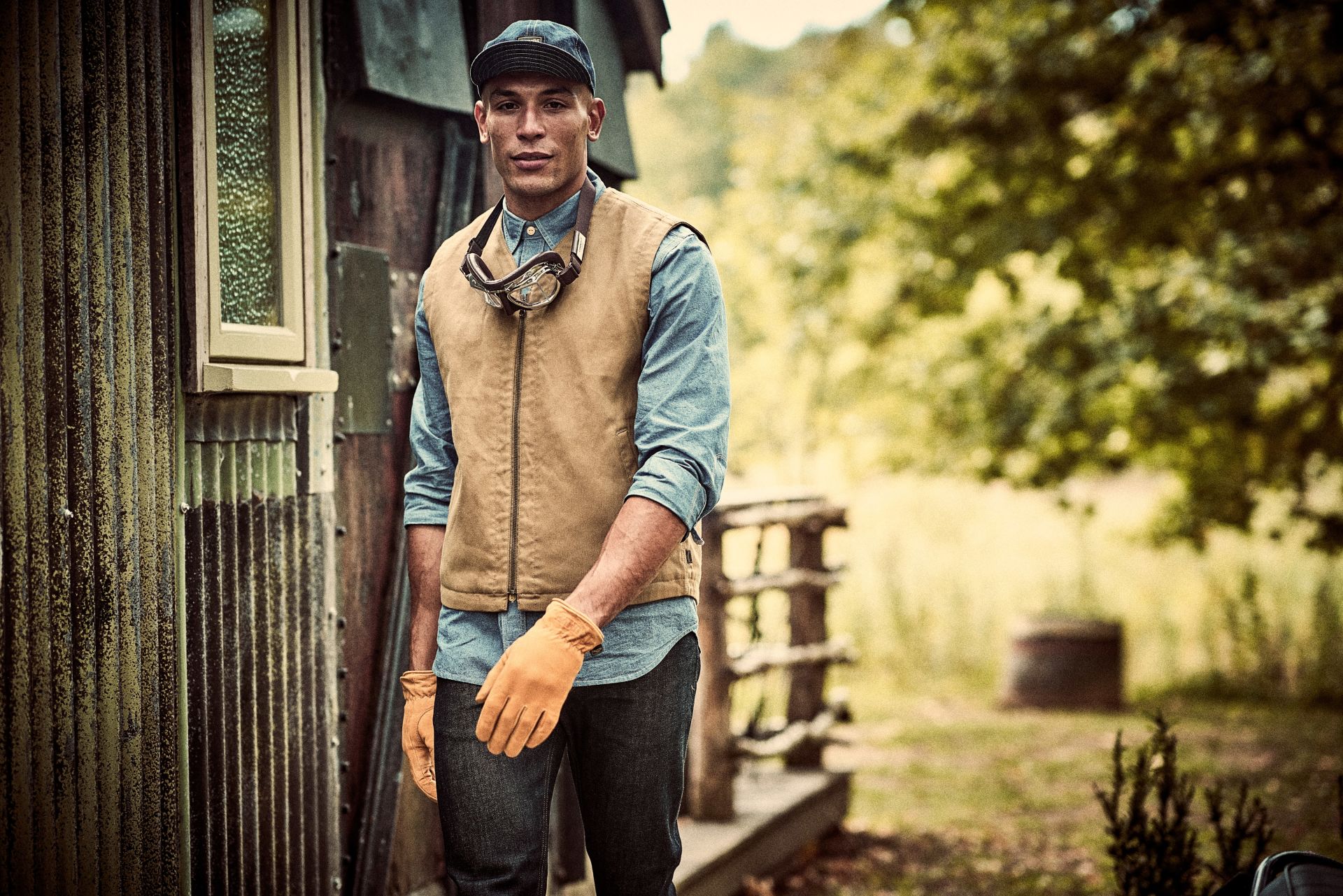 Railroad Shirt in Chambray Blue | Triumph Heritage